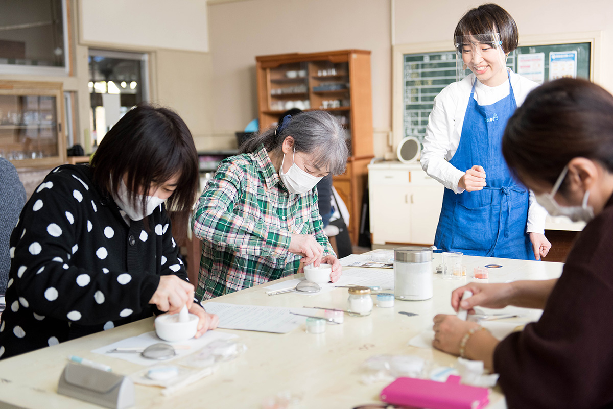 日本で唯一！セリサイト鉱山採掘体験＆手作りコスメ体験｜ジブリパークのある愛知への旅｜Boo-Woo（ブーウー）チケット | ローチケ（ローソンチケット）